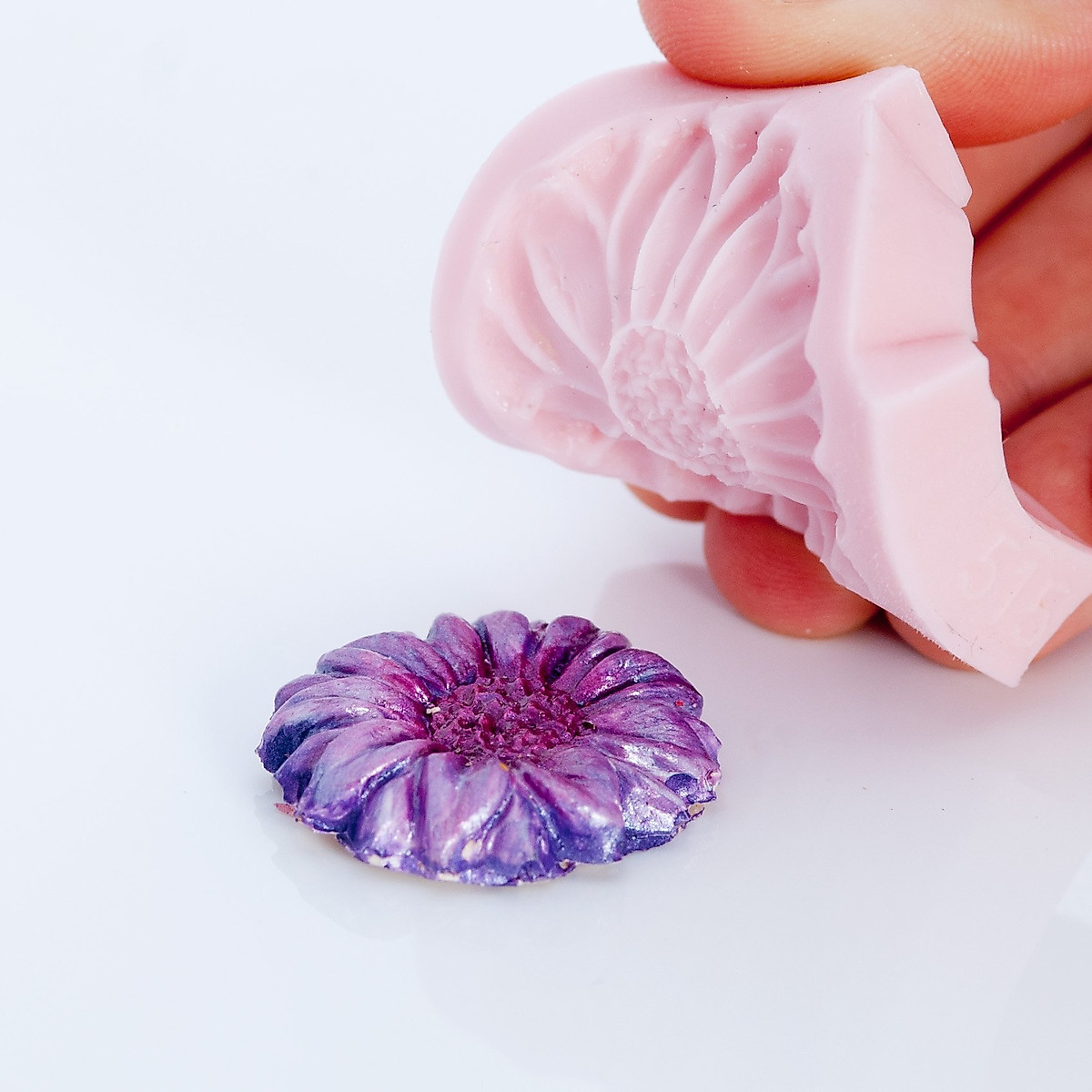 Flower Daisy Silicone Mold Food Safe Fondant, Chocolate, Candy, Resin, Polymer Clay, Jewelry, Craft Mold. Flexible and easy to use.