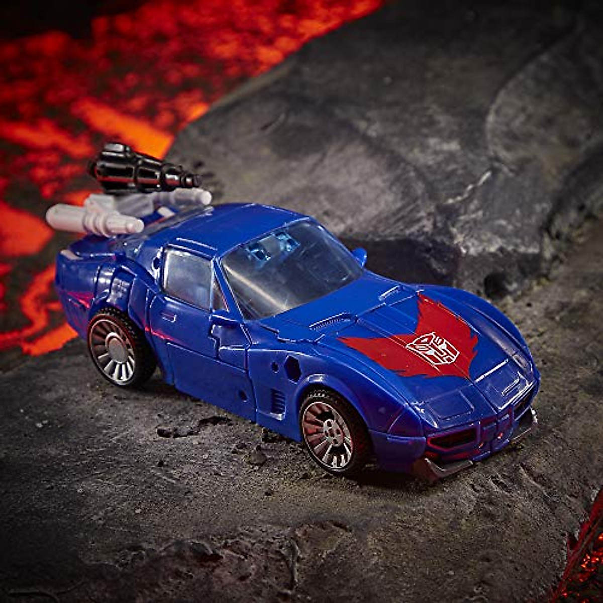 Transformers Toys Generations War for Cybertron: Kingdom Deluxe WFC-K26 Autobot Tracks Action Figure - Kids Ages 8 and Up, 5.5-inch, Blue