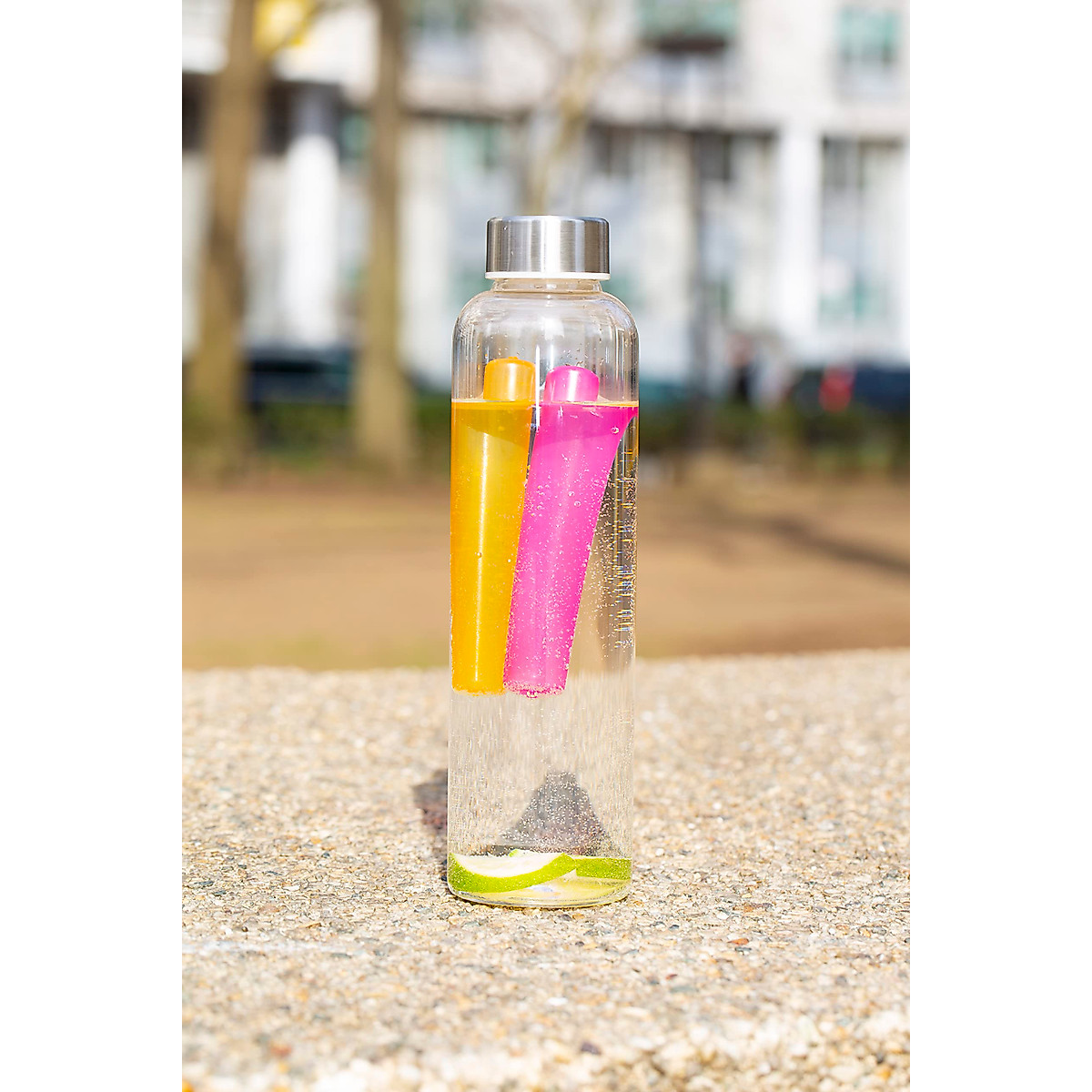 Kikkerland Colorful Reusable Plastic Ice Cubes, Washable Freezable Plastic Ice Cubes Sticks, Set of 8, Suitable for Drinks, Water Bottle, Whiskey & Wine