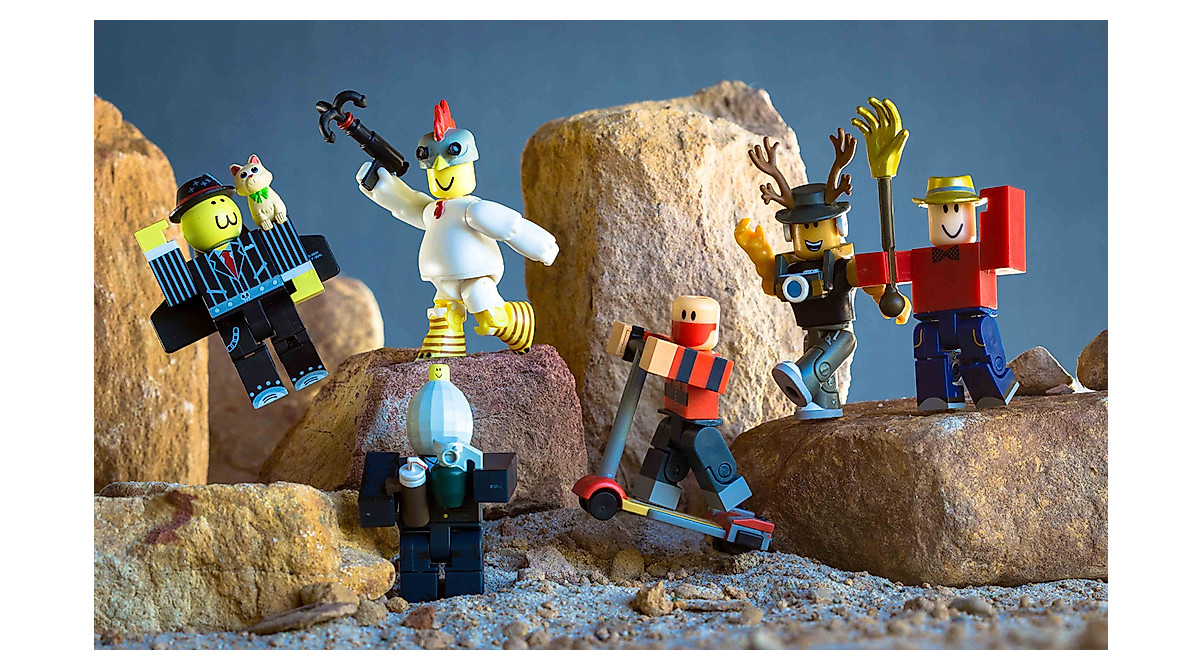 Roblox Masters Figures - Six Pack + Exclusive Virtual Item