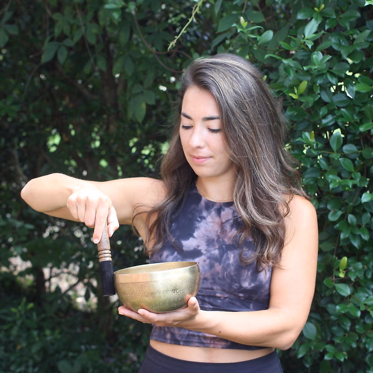 Ancient Design Large Etched Tibetan Singing Bowl Set by Ohm Store — Relaxing Deep Tone Meditation Sound Bowl and Wooden Mallet Handcrafted in Nepal — Purity Bowl (About 6 Inch)