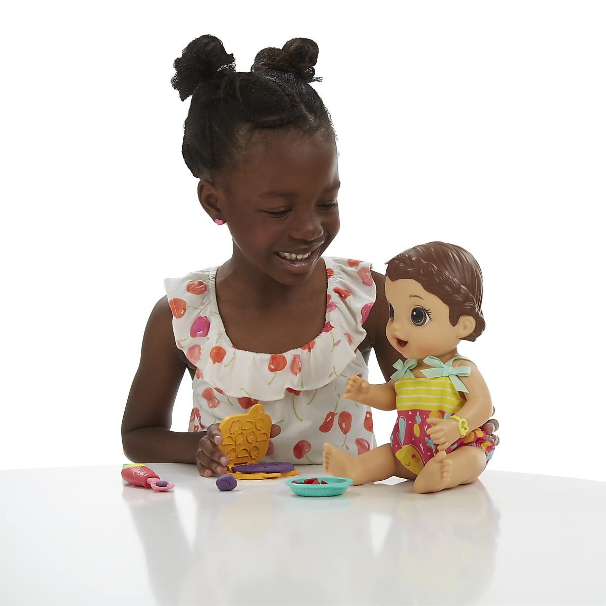 Baby Alive Super Snacks Snackin’ Lily Baby: Brunette Hair Baby Doll That Eats, with Reusable Doll Food, Spoon and 3 Accessories, Perfect Doll for 3 Year Old Girls and Boys and Up