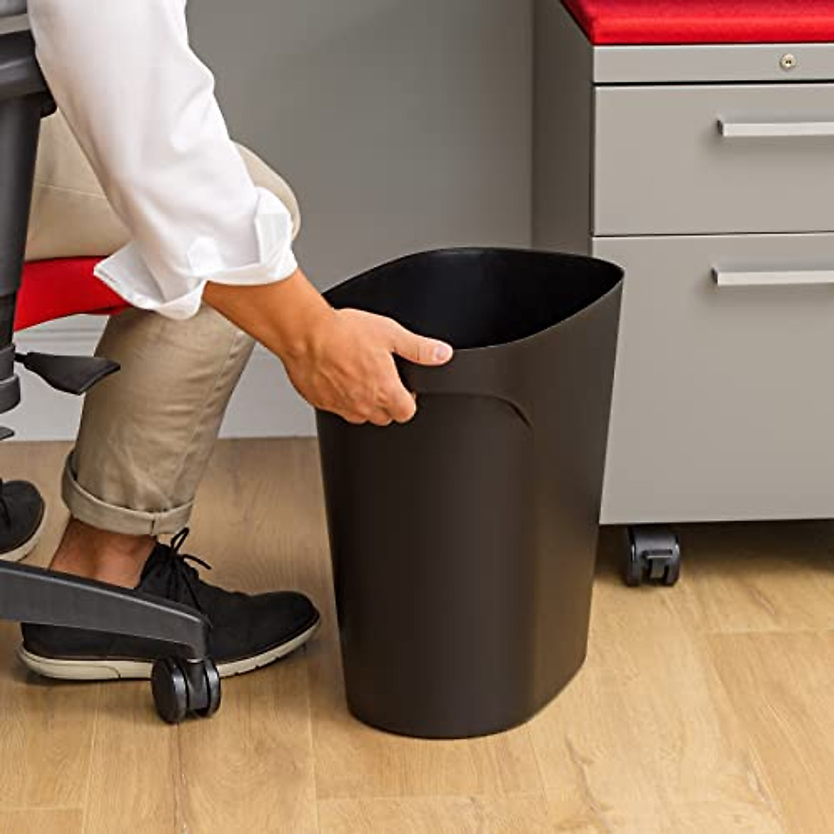 IRIS USA 6 Gallon / 24 Quart Plastic Wastebasket Trash Cans for Home, Office, Bedroom, Bathroom, Made with Recycled Materials, Black, 2-Pack