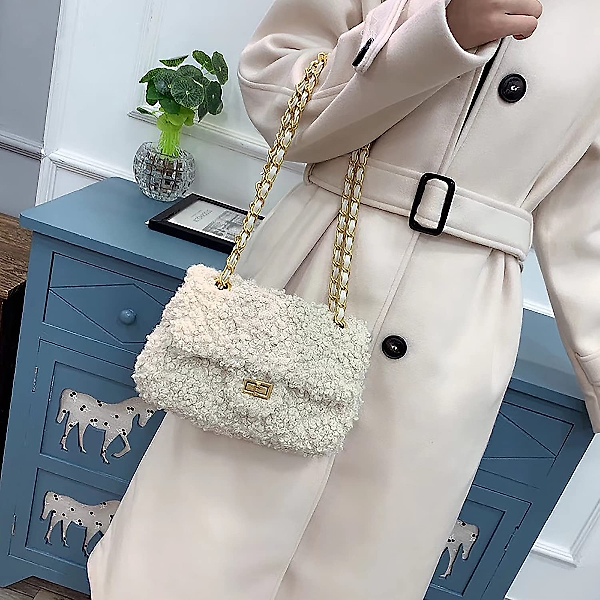 Women Plush Shoulder Bag Fashion Fluffy Crossbody Purse Soft Warm Shopping Dating Bag with Adjustable Chain Strap Indie Cute Tote Bags(Brown)