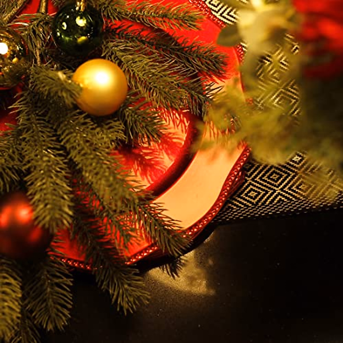 Umisriro Hot Red scalloped charger plates with beaded rim,13 inch plastic dinner chargers for wedding and party table settings, Glossy Finish (set of 6)