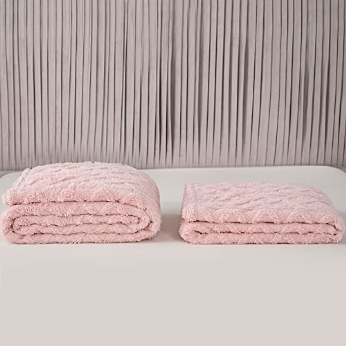 DaysU Sherpa Fleece Blanket, Throw Blanket for Couch, Sofa, Bed, Lightweight Soft Cozy Warm Fuzzy Blankets for Camping, Picnic, Travel, Pink Jacquard, 60” x 80”
