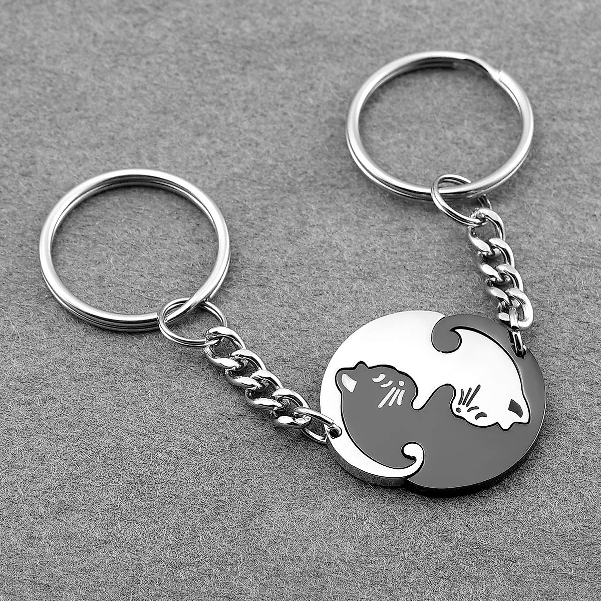 Jovivi 2pcs Stainless Steel Couples Keychains Black White Cat Puzzle Piece Matching Couple Keychain Set Yin Yang Matching Puzzle Keychain His & Her Lover Gift