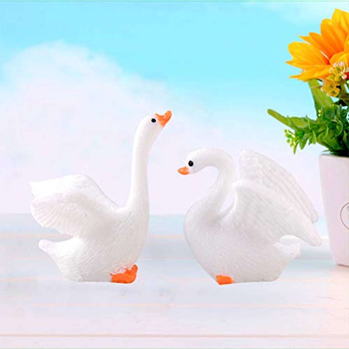 HEALLILY 2pcs Miniature Swan Resin Swan Statue White Swan Figurine Swan Couple Decor Elegant Swan Gift Cake Topper for Fairy Garden Micro Landscape