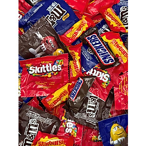 Halloween Assorted Bulk Candy Mix - Snickers, Skittles, Starburst, M&M's, and Caramel M&M's (32 Ounces)