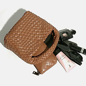 Small Hand Woven Handbags for Women Shoulder Crossbody Bag Girls Purses Cassual Top Handle Bags Hobo Curved Tote Phone Bag (Golden)