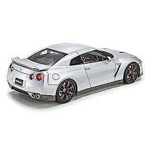 Tamiya Nissan GT-R R35 - 1/24 Scale Model Kit 24300