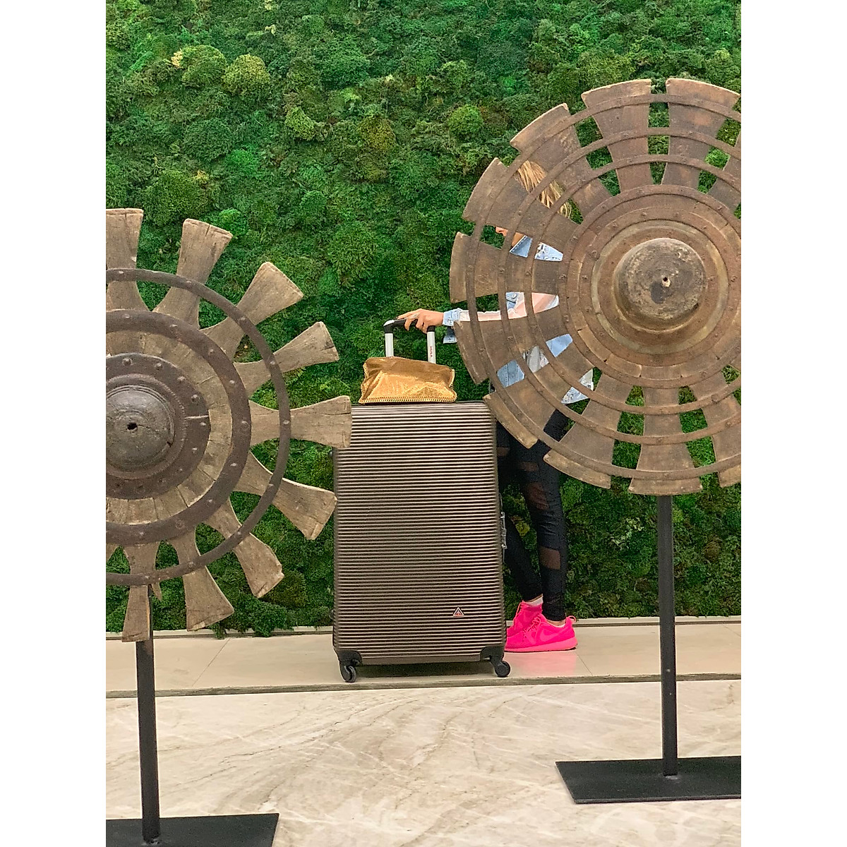 InUSA ROYAL Hardside Spinner Luggage with Ergonomic Handles | Spacious Travel Suitcase with Four Spinner Wheels and Studs | 32 Inch Extra Large Spinner Luggage | Brown