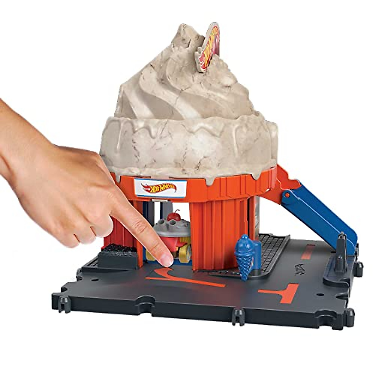 Hot Wheels City Track Set with 1 Car, Track Play That Connects to Other Sets, Ice Cream Shop Playset​​