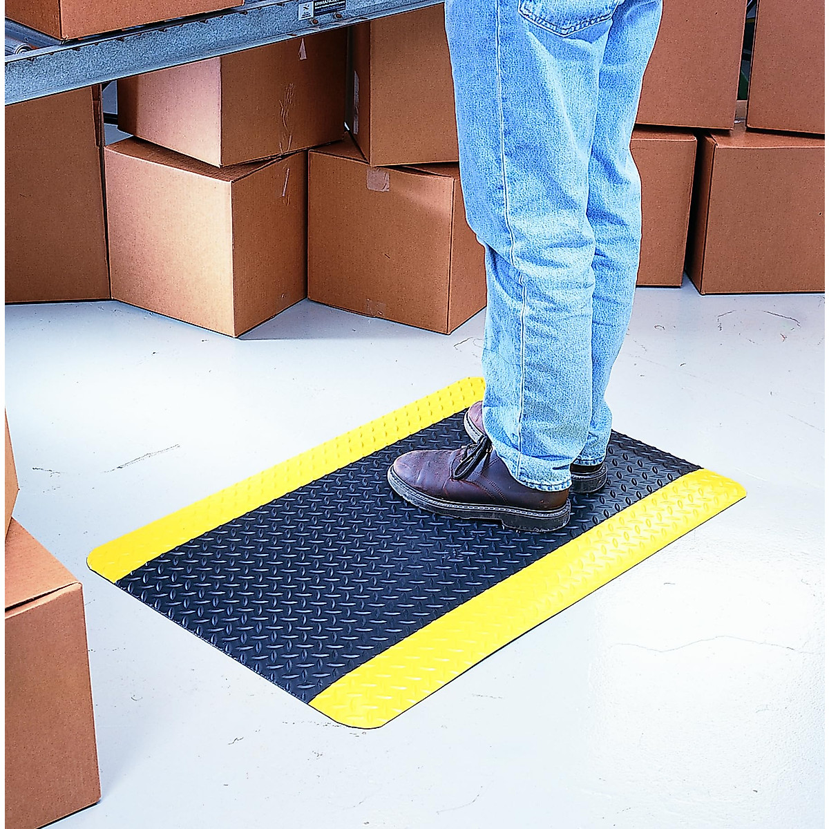 Wearwell UltraSoft Diamond-Plate SpongeCote Mat - Black/Yellow. Anti-Fatigue Workstation Mat. 2' W x 3' L x 15/16" Thickness. Nitricell Sponge. Pre-Beveled Edge. For Industrial Use (414.1516x2x3BYL)