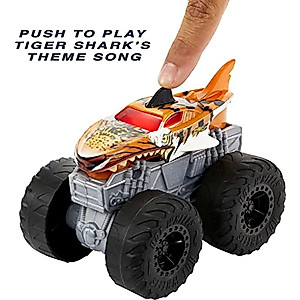 Hot Wheels Monster Trucks Roarin’ Wreckers, 1 1:43 Scale Truck with Lights & Sounds, Plays Truck's Theme Song, Toy for Kids 3 Years Old & Older