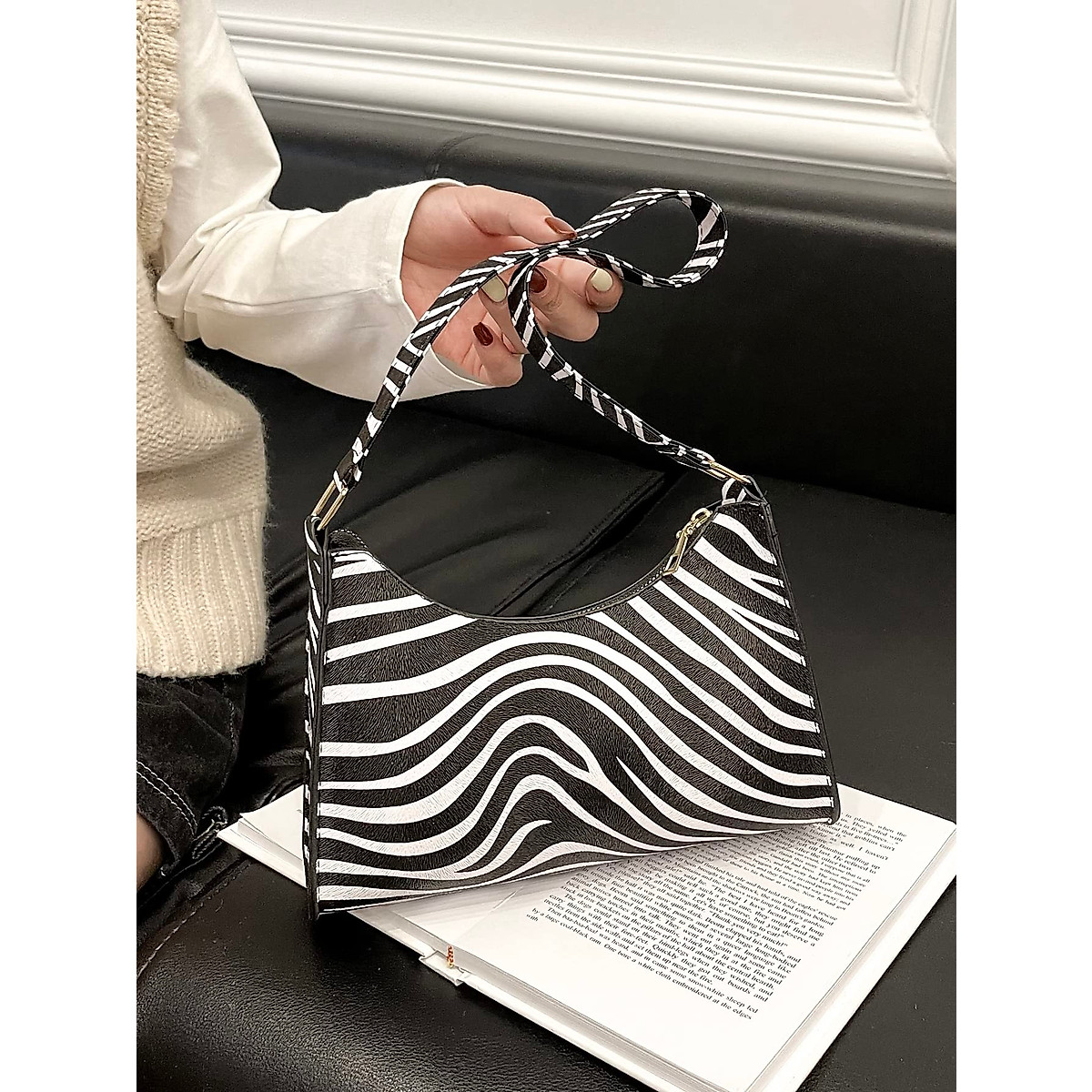 WDIRARA Women's Zebra Print Shoulder Bag Purse Small Zipper Handbag Black and White