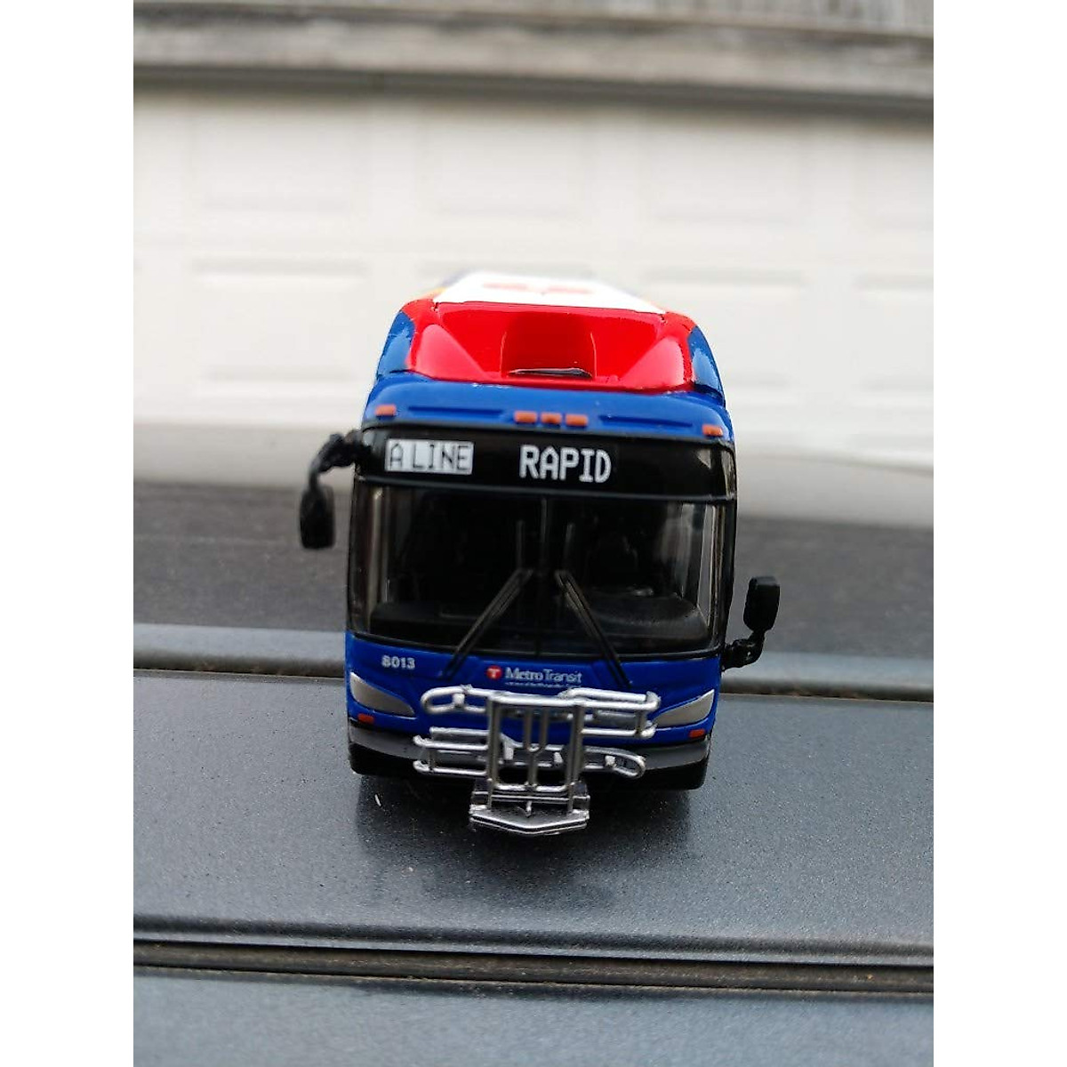 New Flyer Xcelsior Bus 1/87 Scale-HO Scale Metro Transit-Minneapolis/ St Paul Transit Bus Iconic Replicas New!