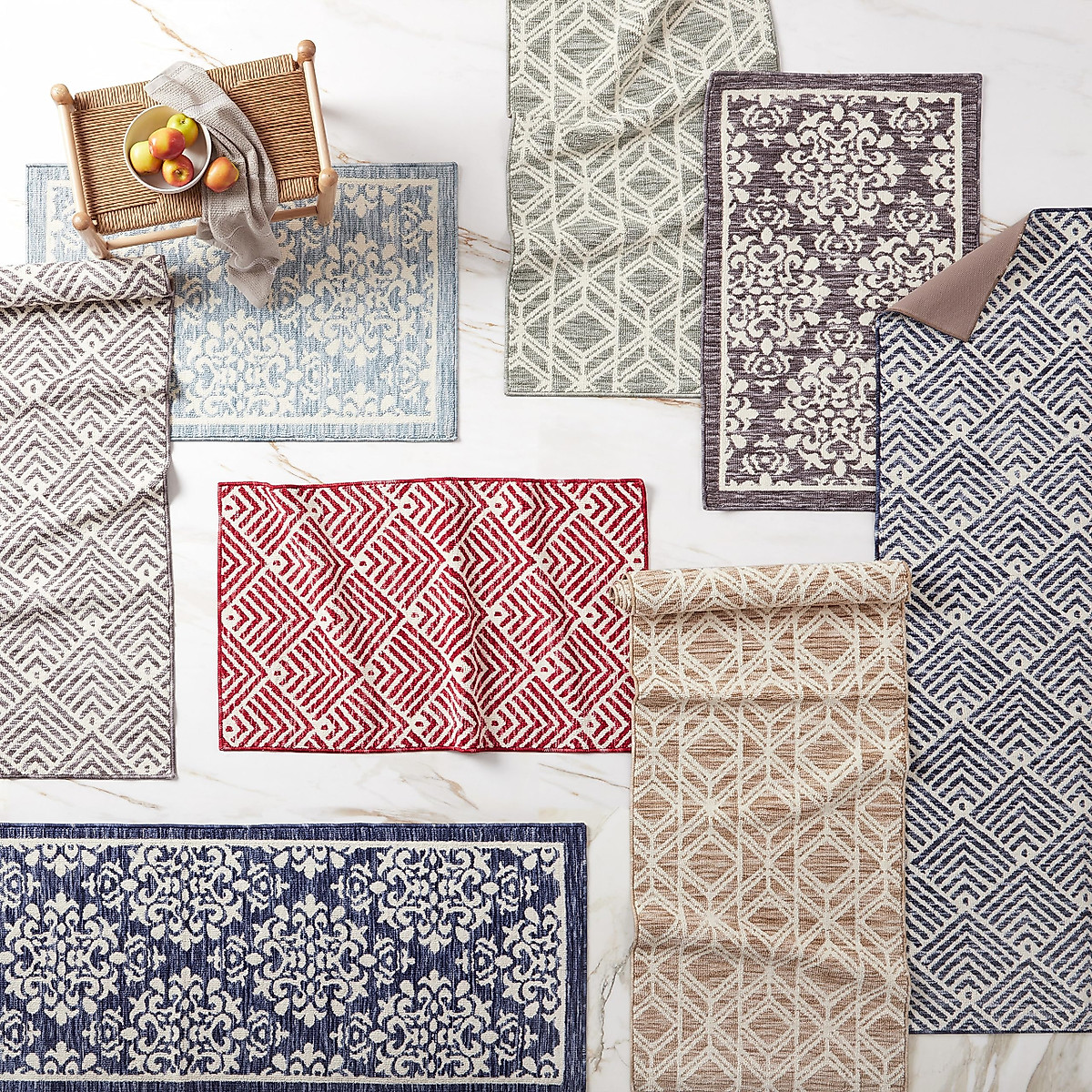 TOWN & COUNTRY EVERYDAY Walker Modern Diamond Everwash™ Washable Multi-Use Decorative Rug, Tufted Kitchen Runner Rug, Low-Profile Door Mat, Bath Rug with Non-Slip Backing, Beige, 24"x72"