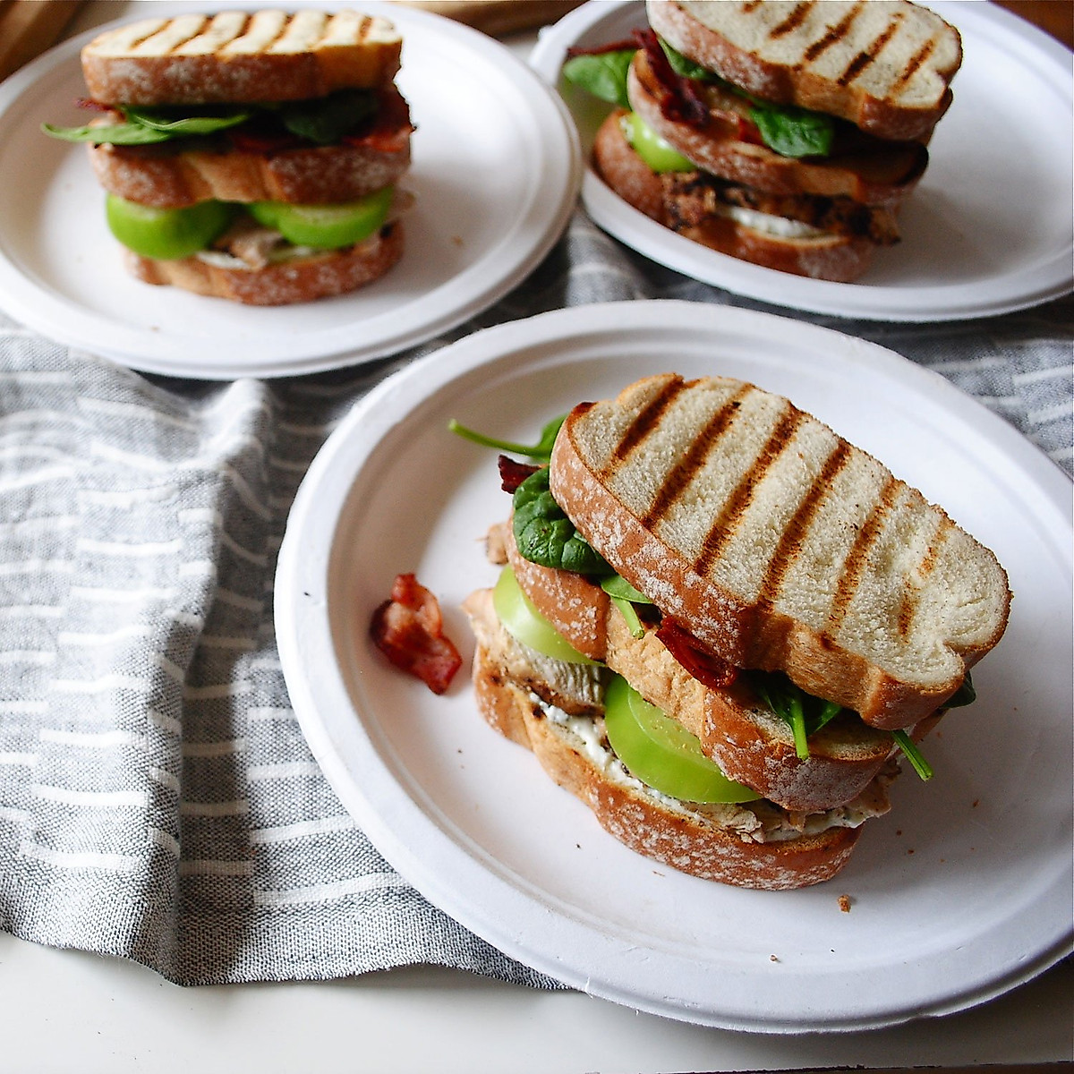 Chinet Classic White, Round All Occasion Fiber Plates, 8.75 Inch, 100 Count