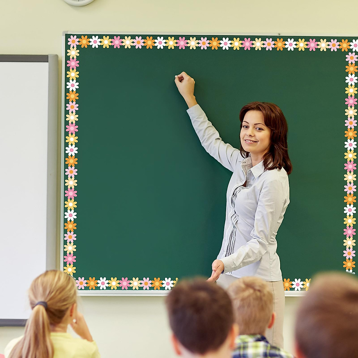 69Ft Boho Daisy Flower Paper Bulletin Board Borders Retro Groovy Classroom Decoration Hippie Border Trim Strips Back to School Classroom Decor for Nursery School Classroom Retro Groovy Party