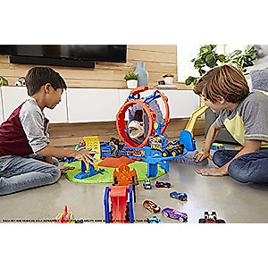 Hot Wheels Monster Trucks Launch & Bash Playset with Launcher, 4 Crushed Cars, 1 1:64 Scale Monster Truck, Landing Zone for Stunting, Crashing Action Great Gift for Kids Ages 4-5-6-7-8