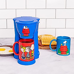 Uncanny Brands Peanuts Single Cup Coffee Maker Gift Set with 2 Mugs