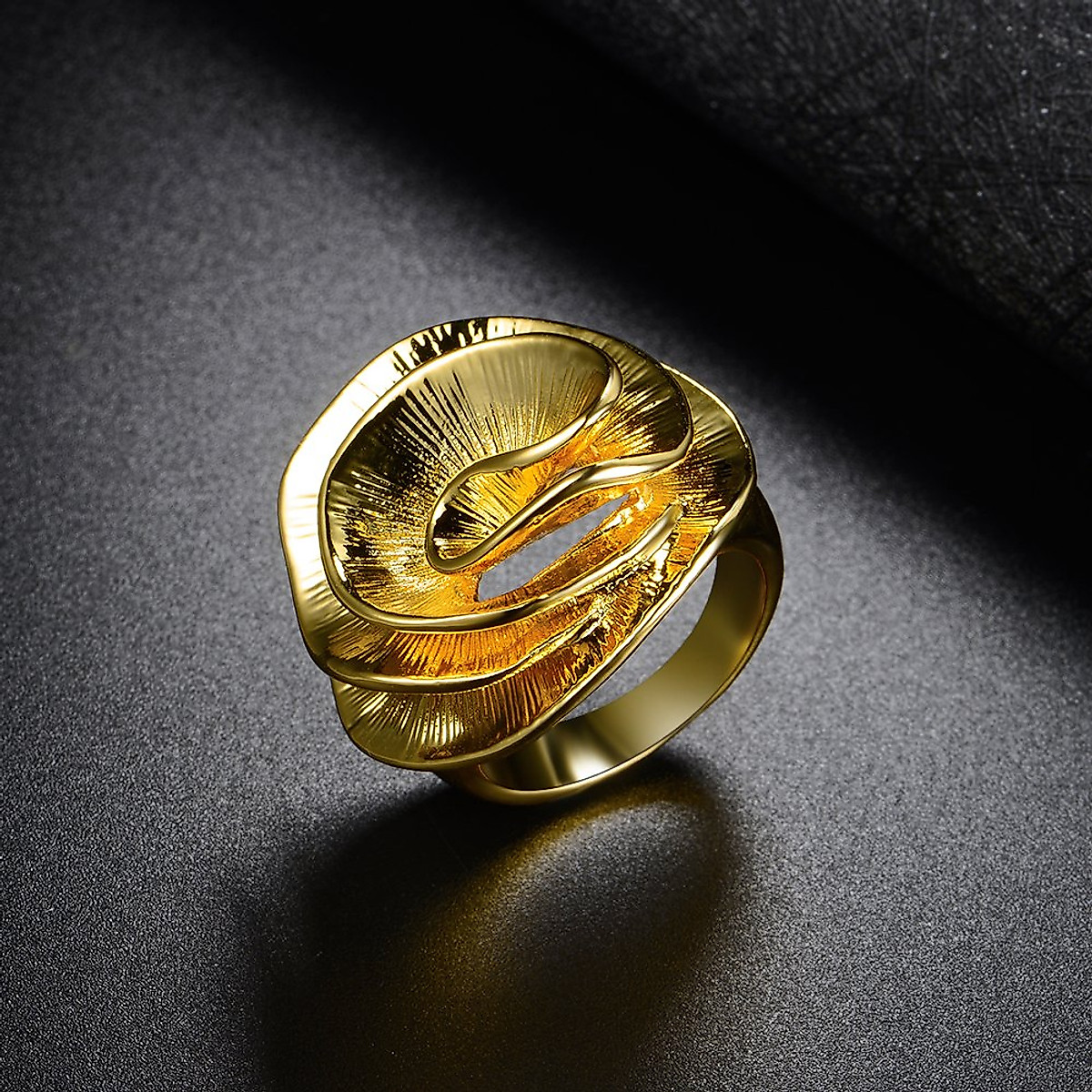 Mytys Cocktail Rings for Women Fashion 18K Gold Plated Flower Statement Ring Wedding Engagement Party Jewelry Gift Size 7