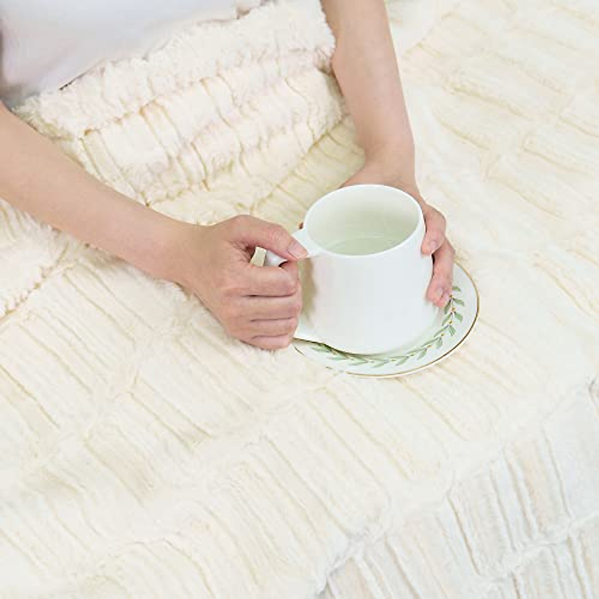 Home Soft Things Ivory Saga Double Sided Faux Fur Throw, 50" x 60", Comforable Soft Cozy Throw Blanket for Chair Bedroom Living Room Sofa Couch Bed Outdoor Travel