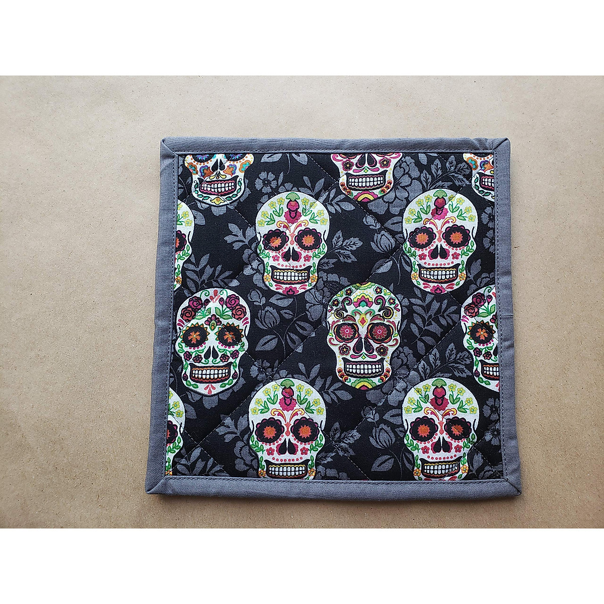 Sugar Skull Themed Potholders Set of 2 Pair Día de Muertos Kitchen Linens Day of the Dead Home Decor Quilted Hot Pads Insulated Trivets Black Grey Halloween Gifts Under 20 Handmade Pot Holders