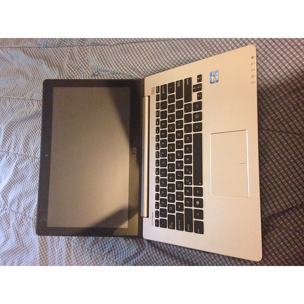 VivoBook S300CA-DS51T-CA Ultrabook I5-3317U Laptop PC 4GB 500GB 13.3 Windows 8