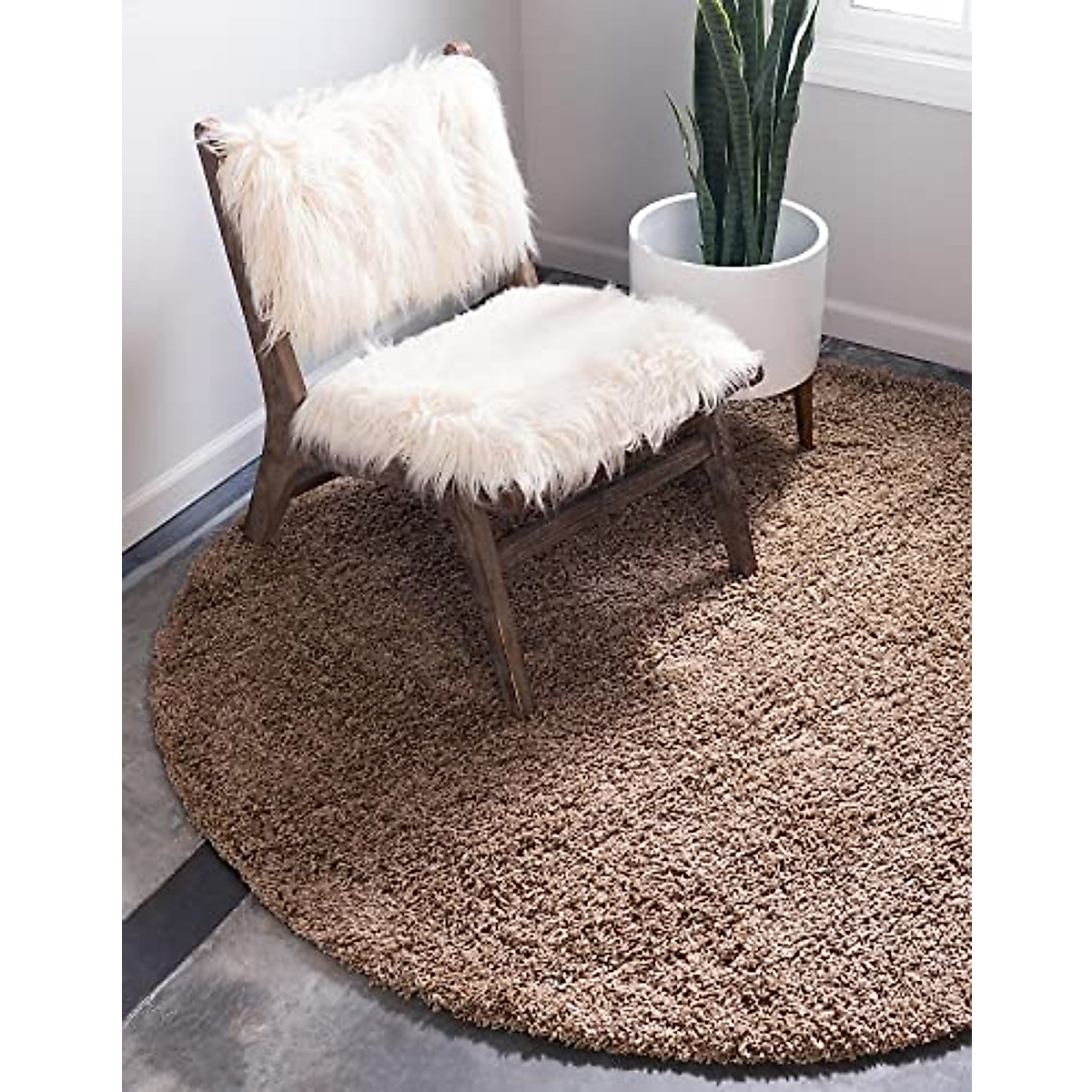 Rugs.com - Über Cozy Solid Shag Collection Rug – 5 Ft Round Sandy Brown Shag Rug Perfect for Kitchens, Dining Rooms