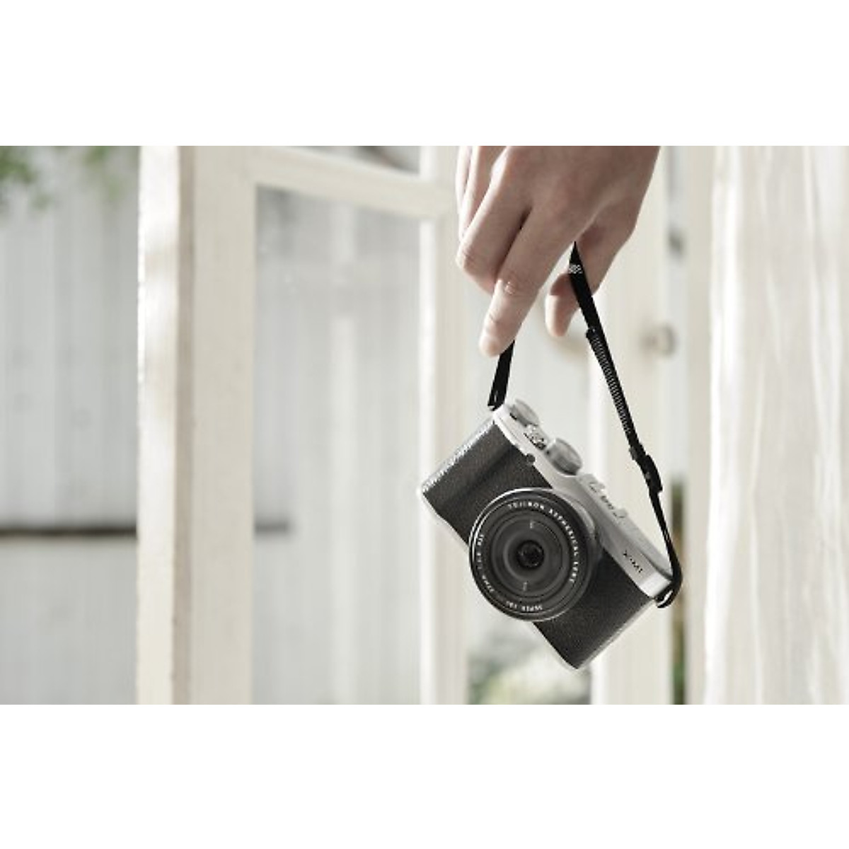 Fujifilm X-M1 Compact System 16MP Digital Camera with 3-Inch LCD Screen - Body Only (Silver)