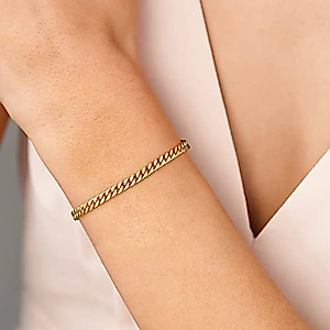 Gold Bracelets for Women, 14k Gold Plated Figaro Chain Braclelets for Women Dainty Gold Bracelets for Women Simple Gold Bracelet Thin Bracelets for Women Teen Girls Jewerly Gifts