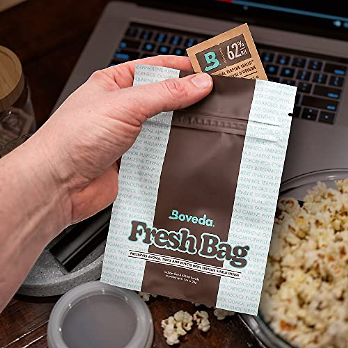 Boveda Fresh Bag Travel Bag for Up To ½ oz – 1 Mylar Bag Preloaded with Boveda 2-Way Humidity Pack 62% RH Size 4 – Humidity Pack in Resealable Bag