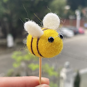 AcceLeah 25Pcs Wool Felt Bumble Bee Cute Bee Craft Ball Nursery Perfect for Baby Room Shower Gift Decorations or Costume Accessories