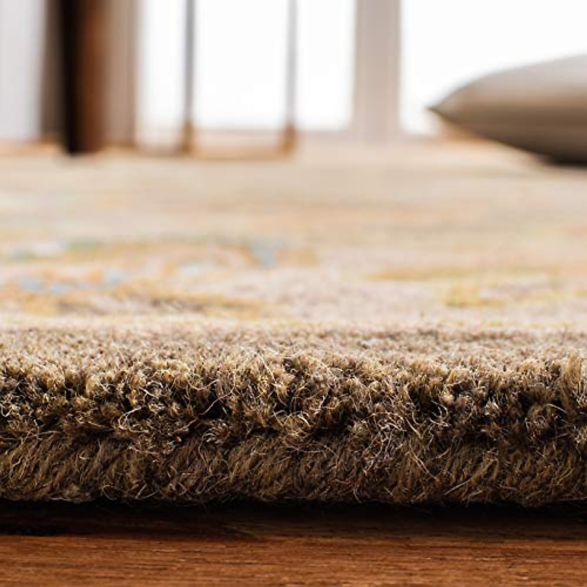 SAFAVIEH Heritage Collection Area Rug - 7'6" x 9'6", Green & Beige, Handmade Traditional Oriental Wool, Ideal for High Traffic Areas in Living Room, Bedroom (HG964A)