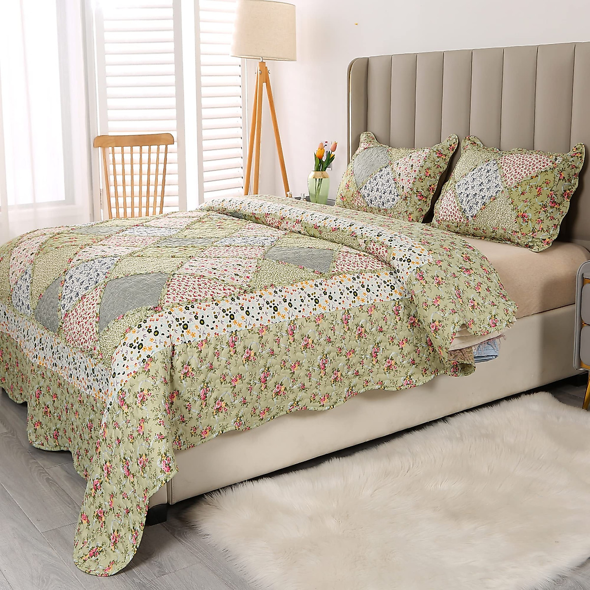 King Size Patchwork Quilt Set Green Floral Reversible Quilted Bedspread Coverlet Set 3-Piece Comforter Lightweight Stitched Quilt Bedding Set Bed Cover Blanket with 2 Pillow Shams for All Seasons