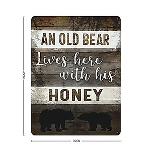 PPFINE An Old Bear Lives Here with His Honey Brown Wood Tin Sign Metal Plaque Art Hanging Iron Painting Retro Home Kitchen Garden Garage Wall Decor 16"x12"