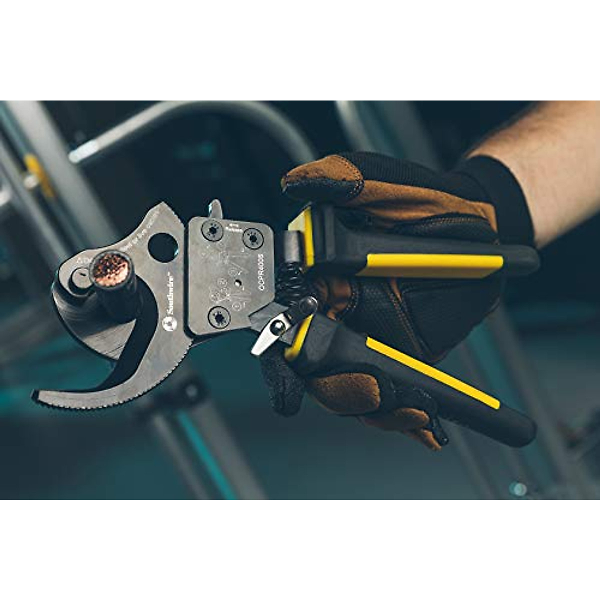 Southwire 58277740 Tools & Equipment CCPR400 Heavy Duty Compact Ratcheting Cable Cutters with Comfort Grip Handles, Easy to Use Quick- Release Lever, Steel Blades, 750 kcmil CU/1000 kcmil AL