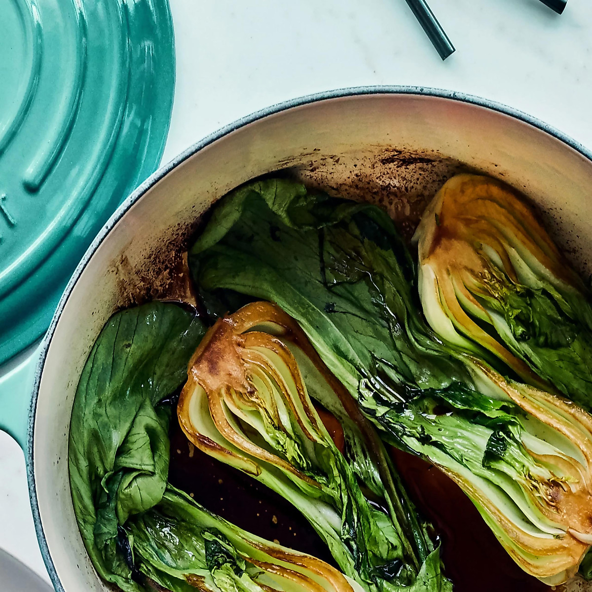 Le Creuset Signature 6.75-quart Round Wide Oven with Copper Knob - Enameled Cast Iron (Caribbean)