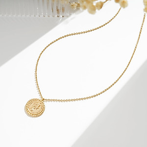 VACRONA Coin Necklace for Women 18k Gold Plated Vintage Coin Round Pendant Necklace Gold Circle Disk Medal Textured Medallion Protection Dainty Jewelry Gift for Her