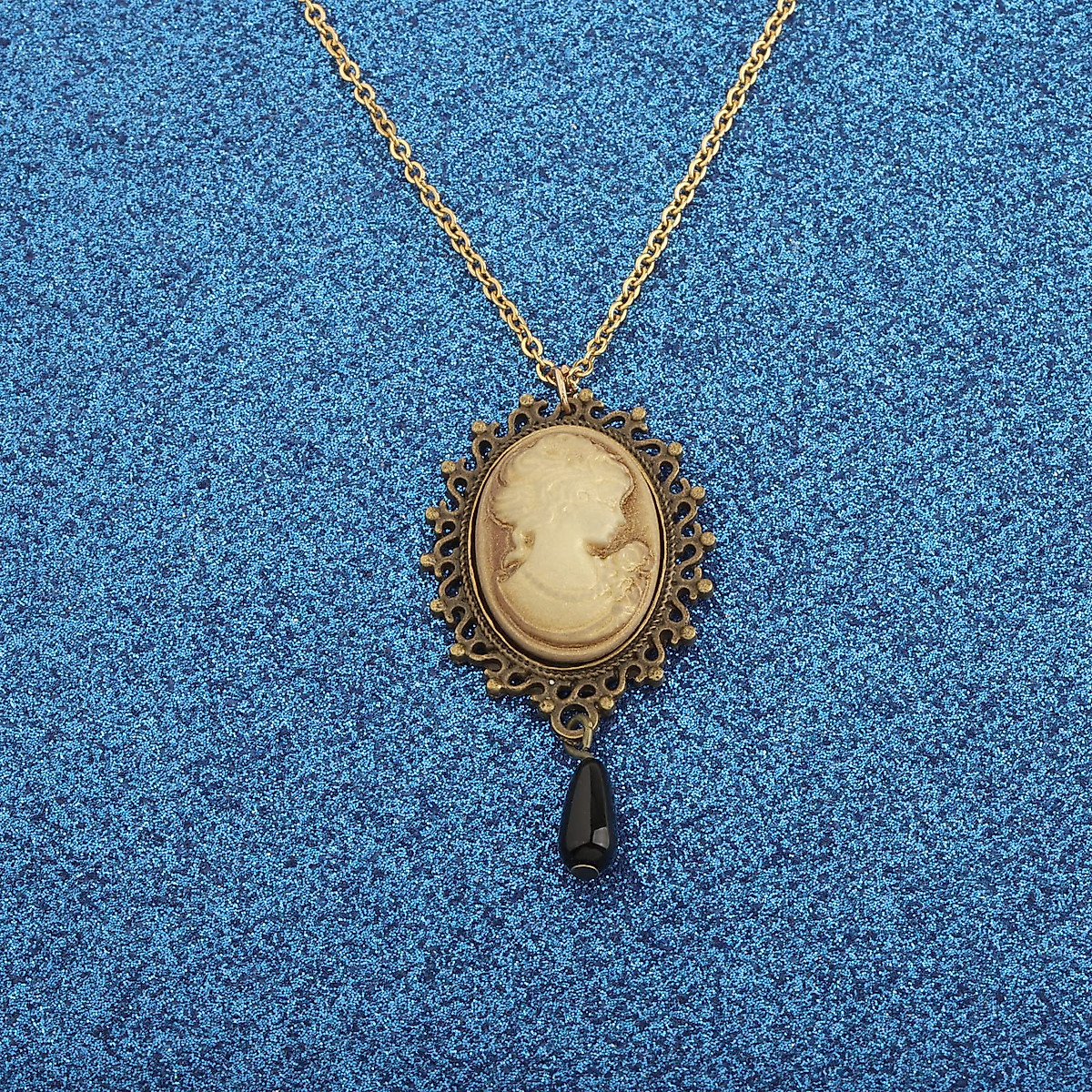 WUSUANED Retro Victorian Necklace Cameo Pendant Necklace Gothic Vintage Gifts Halloween Party gift (Reilef Pendant Necklace Gold)