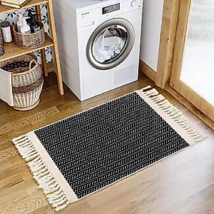 HOYIJA Black Boho Bathroom Rugs Small 2' X 3' Kitchen Rug with Tassels, Reversible Woven Cotton Soft Machine Washable Throw Rug, Farmhouse Non-Shedding Low Pile Carpet for Indoor/Entry/Sink