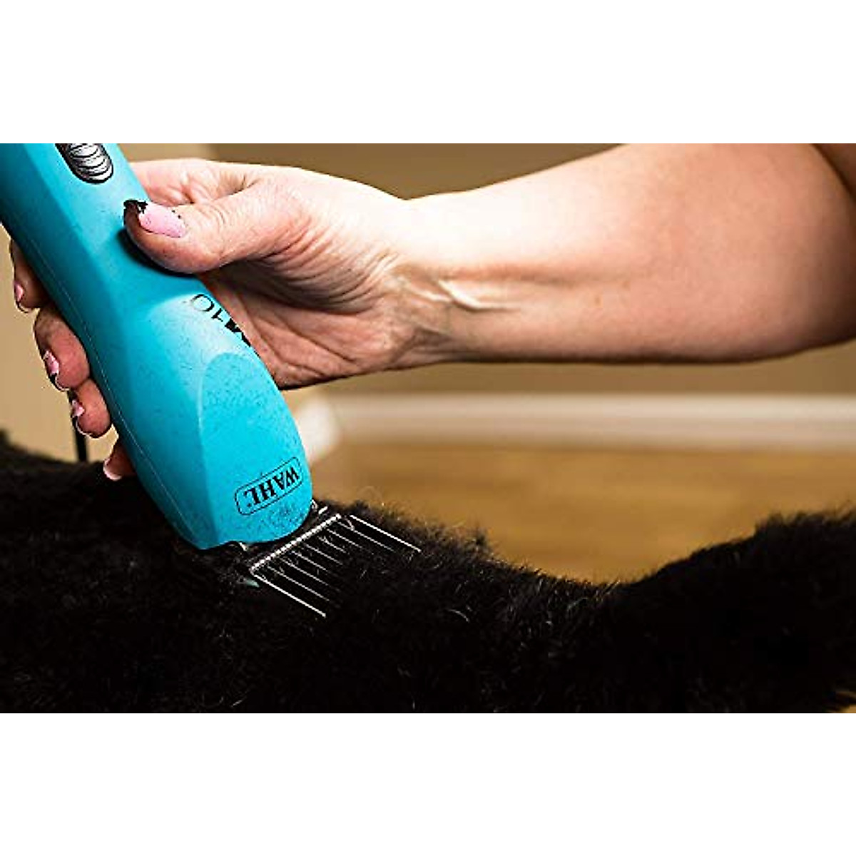 WAHL Professional Animal KM10 2-Speed Brushless Motor Pet, Dog, and Horse Clipper Kit - Turquoise