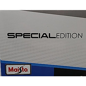 Maisto 2004 Jeep Wrangler Rubicon 1:18 Diecast Model Car, Red