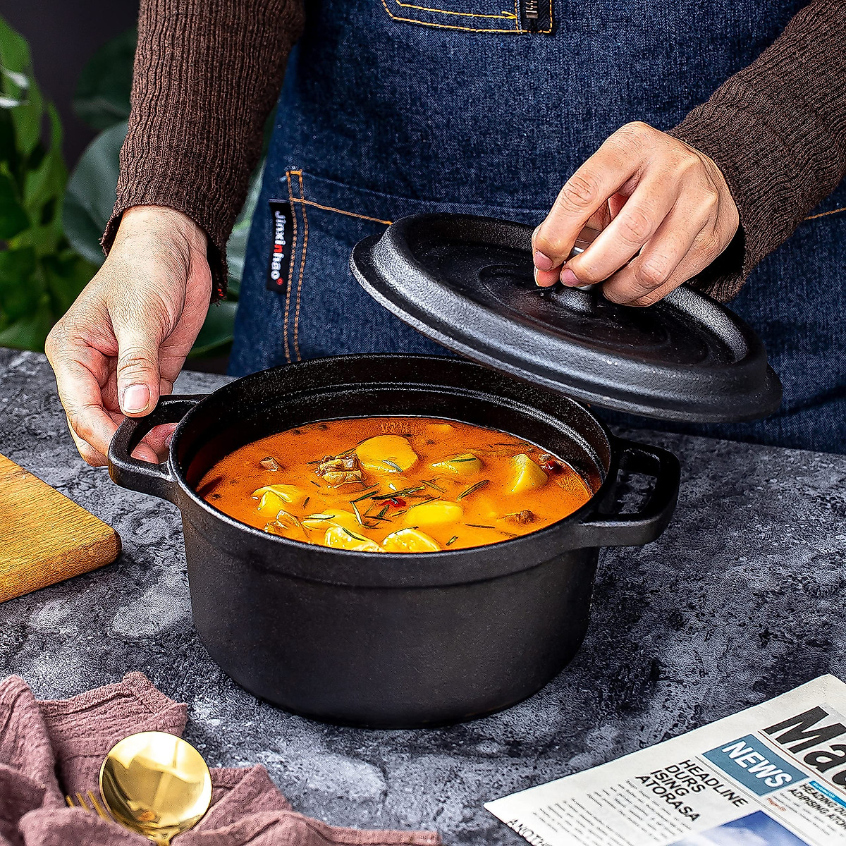 Bruntmor 2.3 Quart Pre-seasoned Cast Iron Dutch Oven With Handles, Lid And Silicone Accessories, 2.3 Qt Black Cast Iron Skillet, Pre-seasoned Shallow Cookware Braising Pan For Casserole Dish