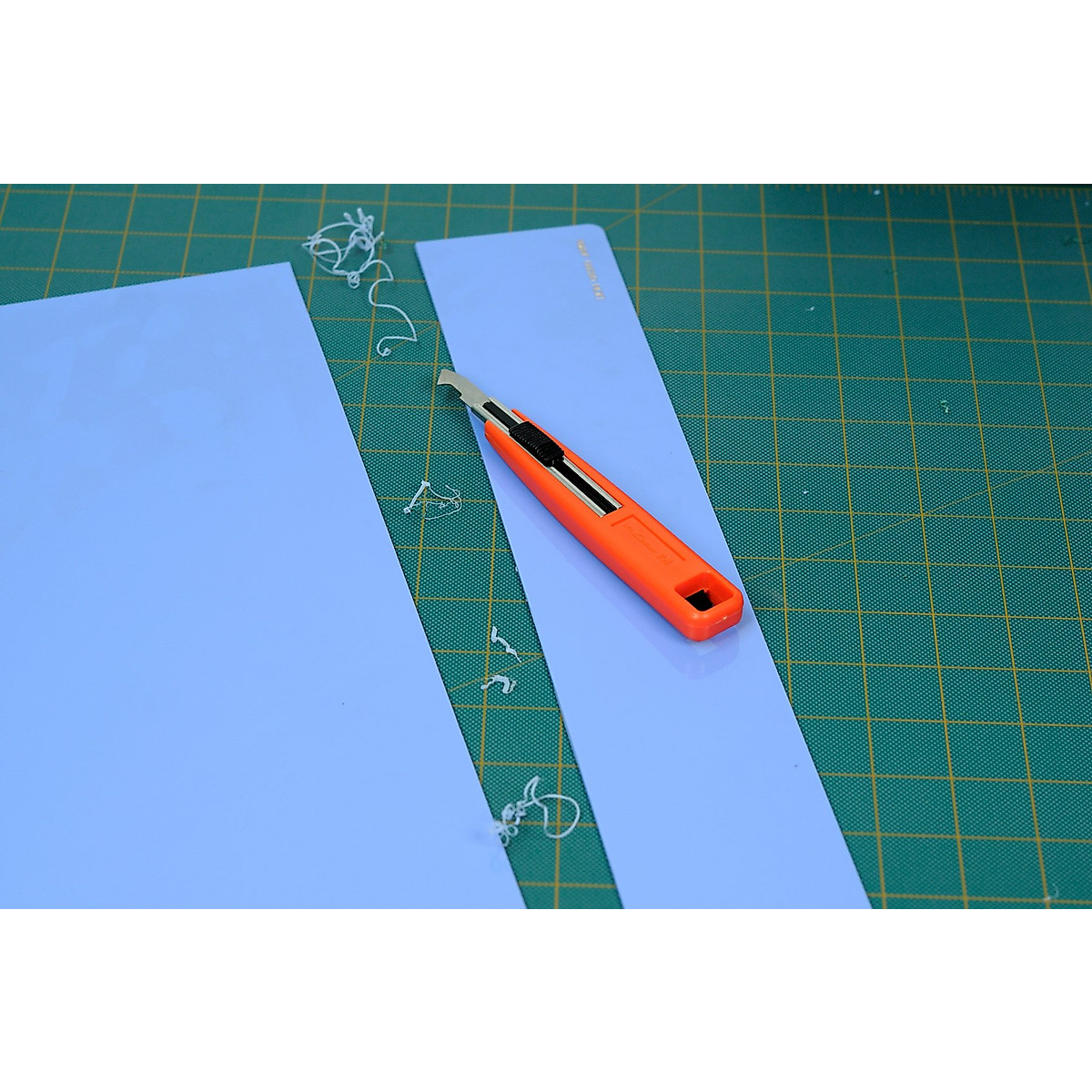 NT Cutter Multi-Use Plastic Cutter with Plastic Cutting Blade and Precision Knife Blade, 1 Cutter (M-500P)