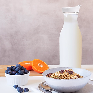 DilaBee Plastic Water Pitcher With Lid Round Carafe Pitchers for drinks, Milk, Smoothie, Iced Tea, Mimosa Bar - BPA-Free - Not Dishwasher Safe (2-Pack, 50 Ounce)