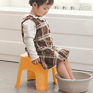 Plastic Step Stool, Small Portable Step Stool, Thickened Single Foot Stool with Non Slip Pads, Multifunctional Seat Stool Sturdy and Lightweight Ideal for Living Room Bathroom Kitchen (Yellow)