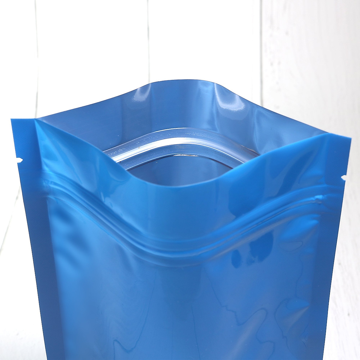 Double-Sided Matte/Glossy Color with Clear Round Window Stand-Up Pouch (100 Bags/Pack) (4" x 6.3", Glossy Blue)